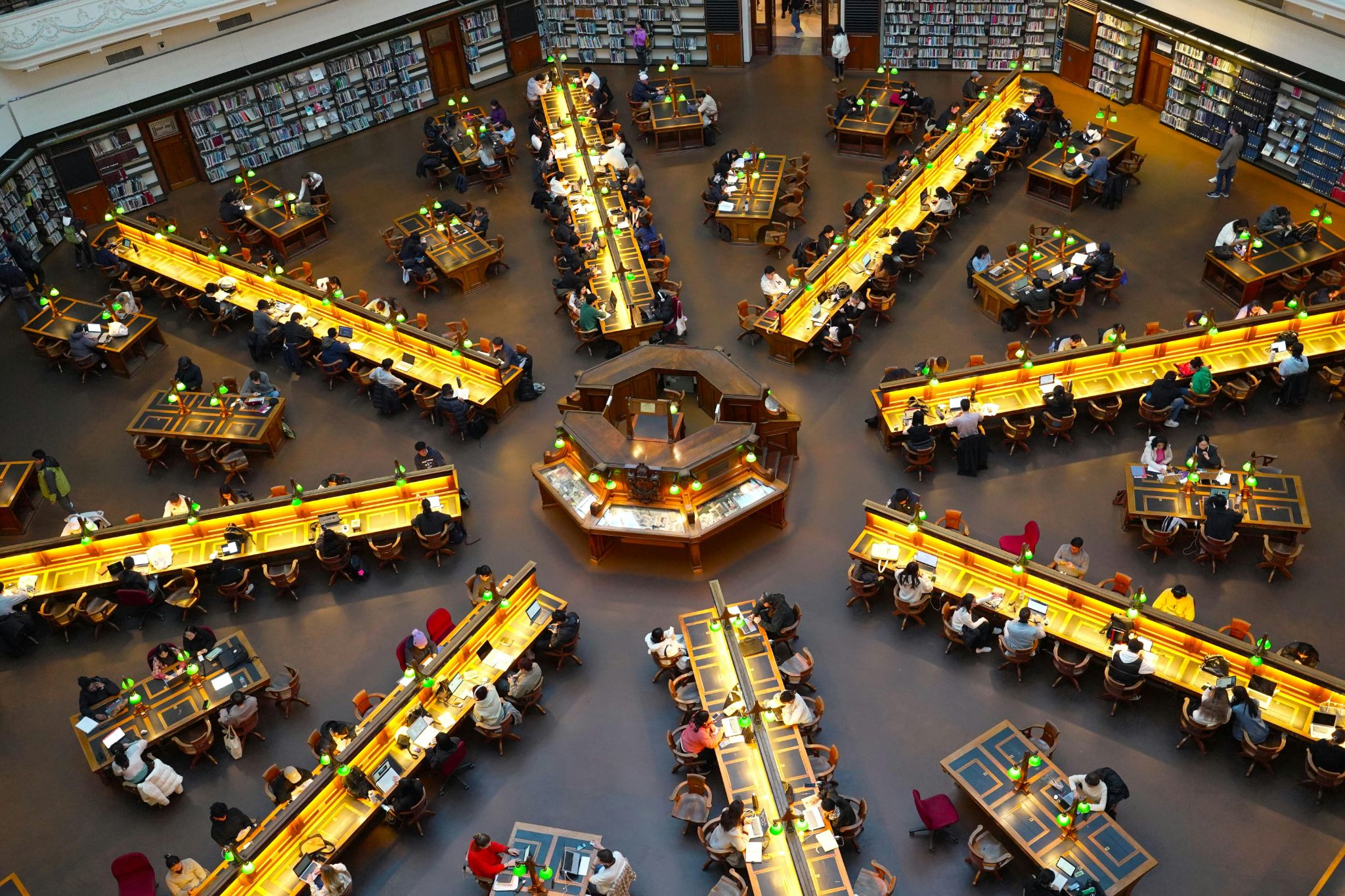 Bridging the Gap Between Academic Knowledge and Real-World Financial ...